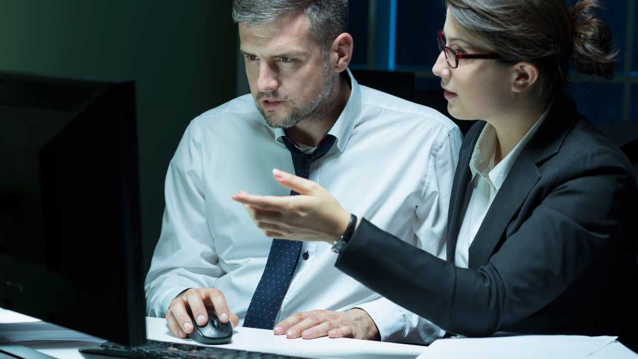 9 Smart Ways To Survive A Bad Boss