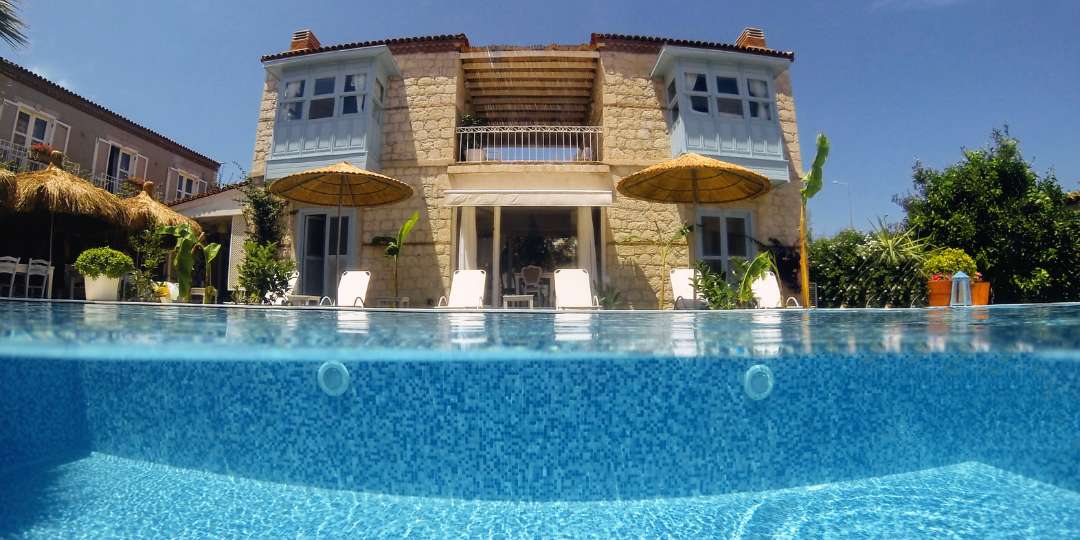 Enjoy A Luxurious Greek Experience