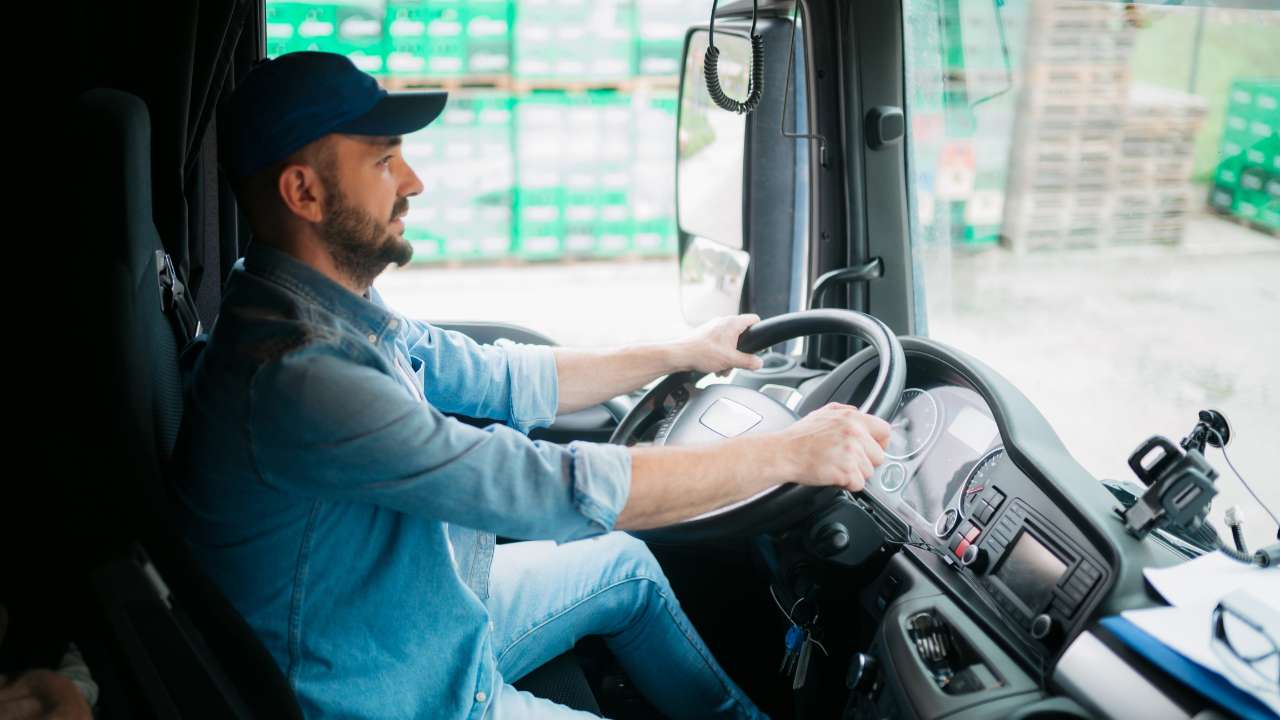 5 Benefits Of Pursuing A Career As A Professional Truck Driver