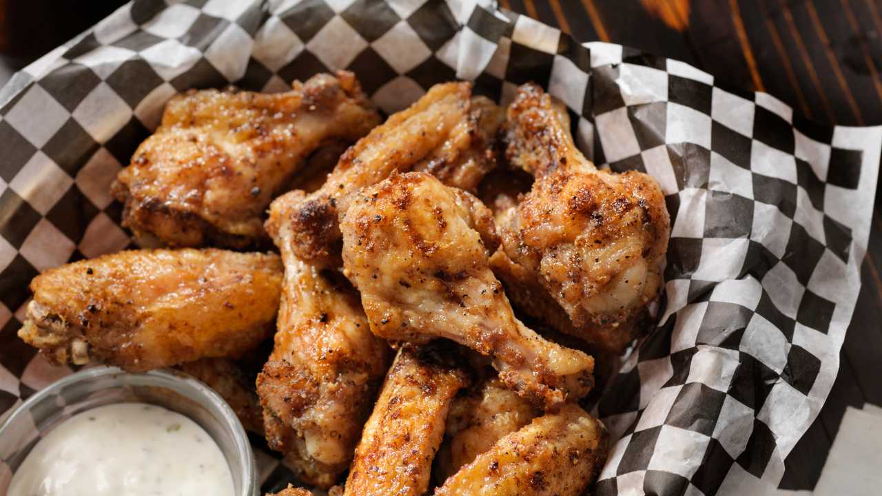 Fryer's Delight: 10 Fried Chicken Franchise Opportunities Across America